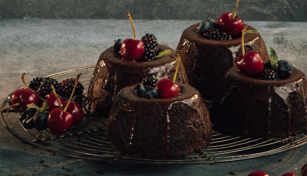 Chocolate Savarin with red fruits - Laguna Brava - Nuestro sabor ...